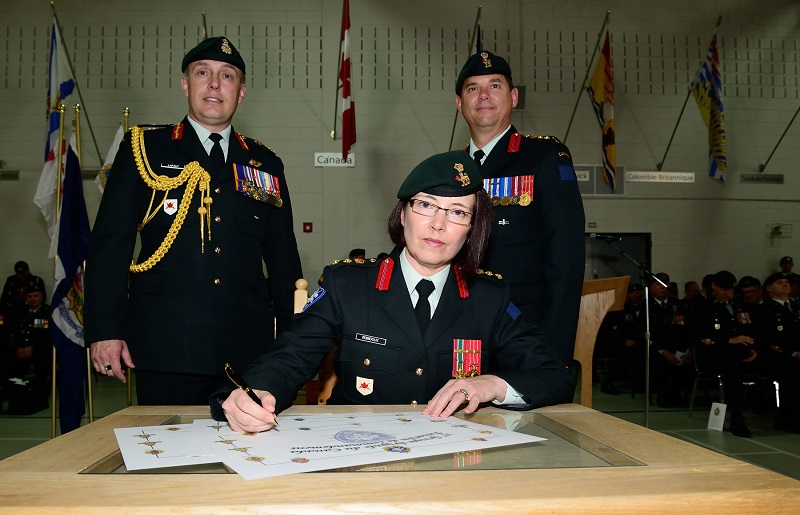 Josée Robidoux, première femme à commander le 35e GBC - ACTUALITÉS ...