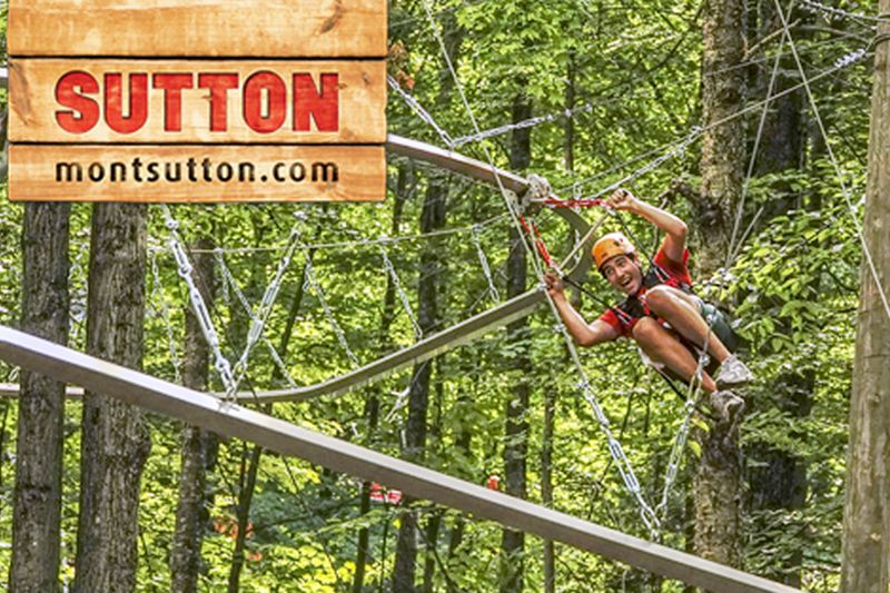 Ouverture de la nouvelle tyrolienne à virages au Mont Sutton - SPORTS ...
