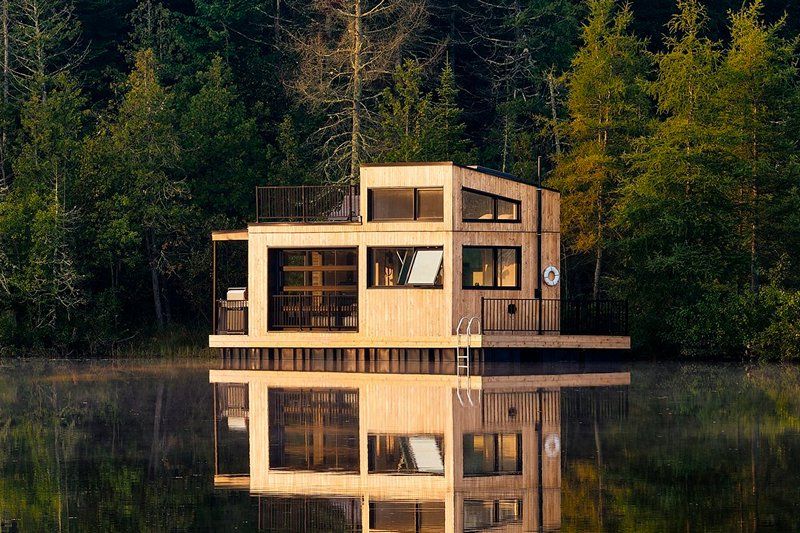 Bora Boréal inaugure six chalets flottants à Bury - EN ESTRIE ...