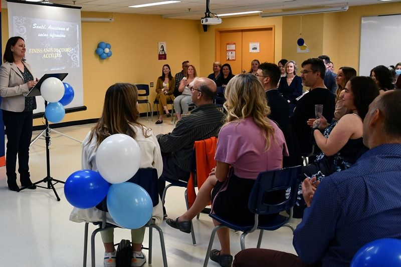 41 nouveaux infirmiers et infirmières auxiliaires ont prêté serment à ...